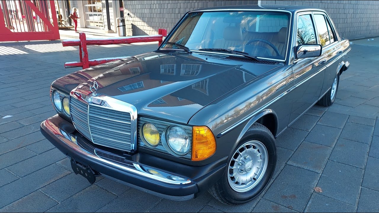 Lowest mile 1985 300D in the world?!?!? - YouTube