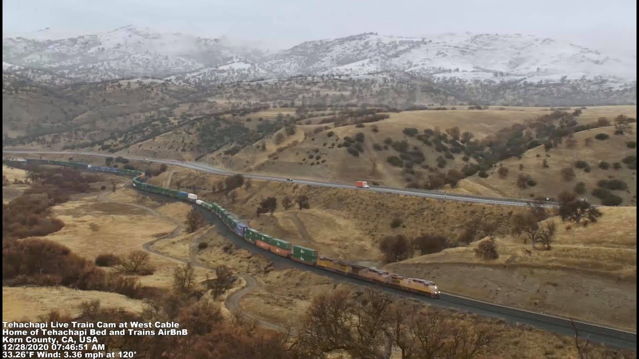 Tehachapi Live Train Cams at West Cable MP 357-358 - YouTube