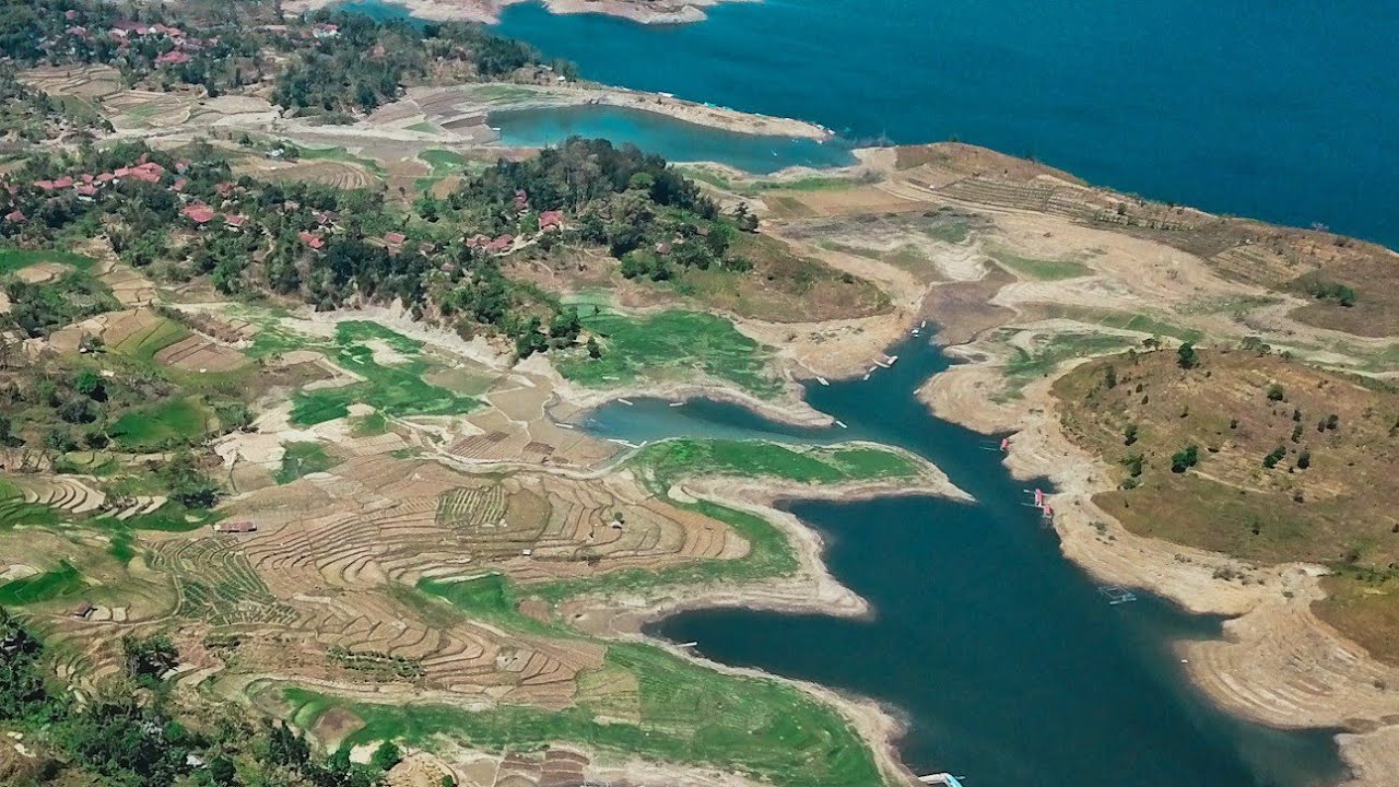 Bendungan Jatigede Surut, Video Drone Dari Udara - YouTube