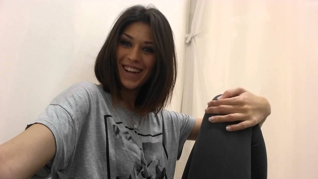 Giada pezzaioli backstage Valentini show room - YouTube