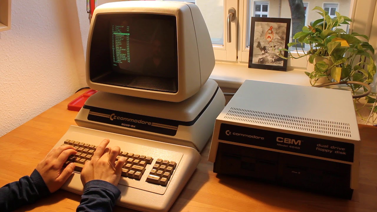 Basic demonstration of the Commodore 8032-SK - YouTube