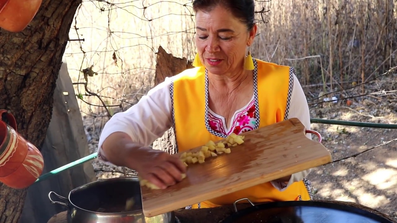 como hacer caldo de chacales - YouTube