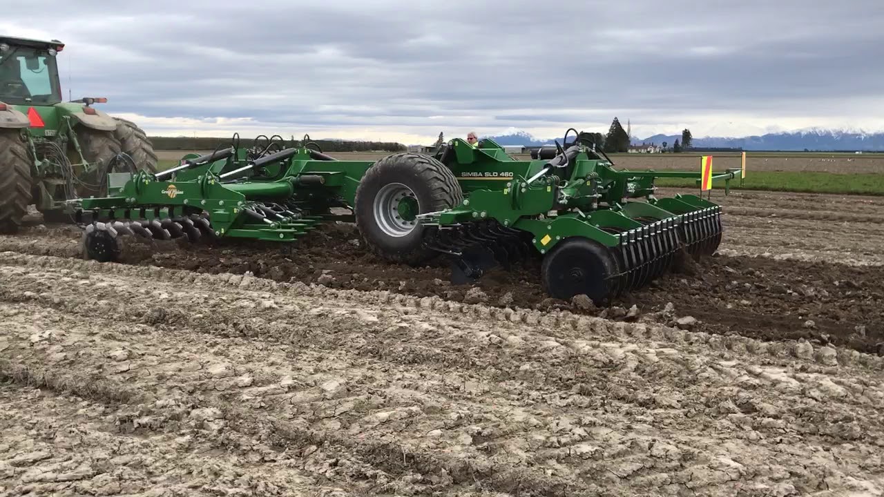 Sumo Trio 5.5m vs Simba SLD 460 subsoiling - YouTube