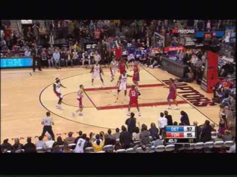 Jason Maxiell BLOCK and JAM to finsh off the Raptors - YouTube