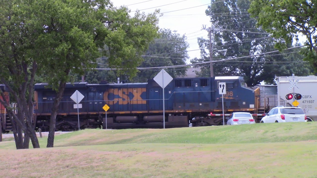 BNSF 5148 with CSX 598 leads the H-TEATUL through Carrollton, TX - 7/27/2020 - YouTube