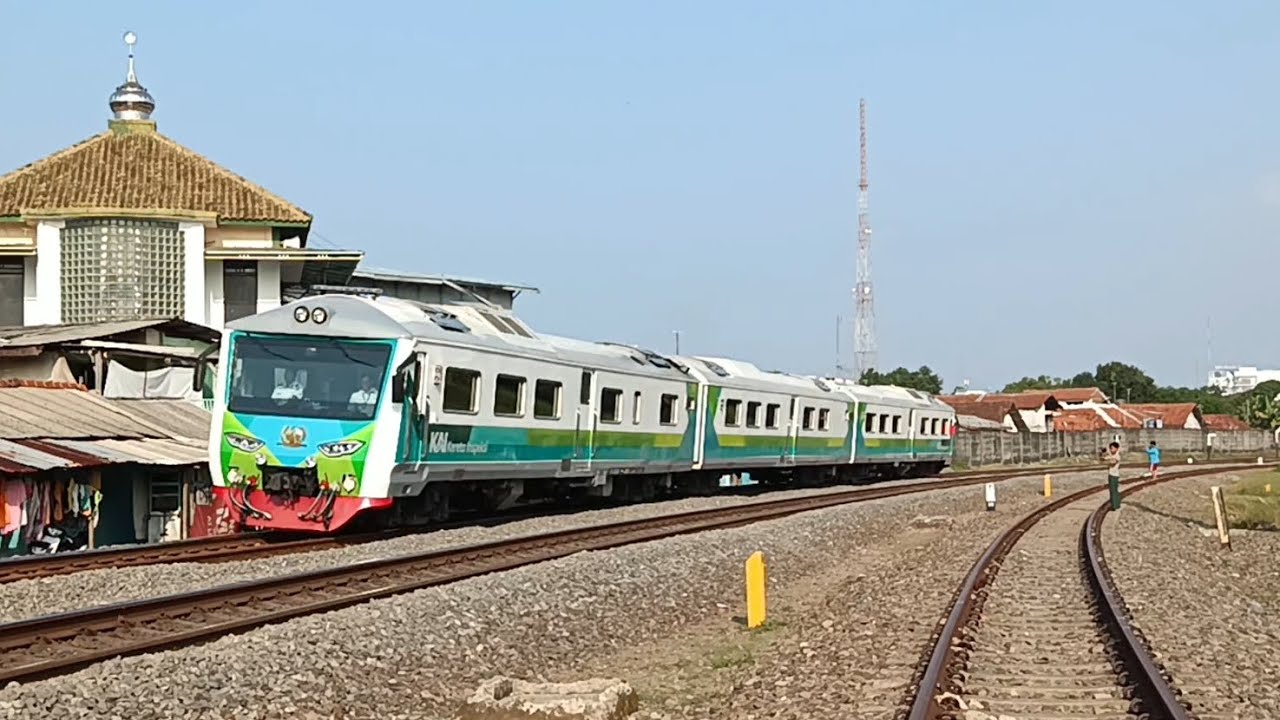 Hunting Kereta Api dan melihat Kereta Istimewa KAIS 3 - YouTube