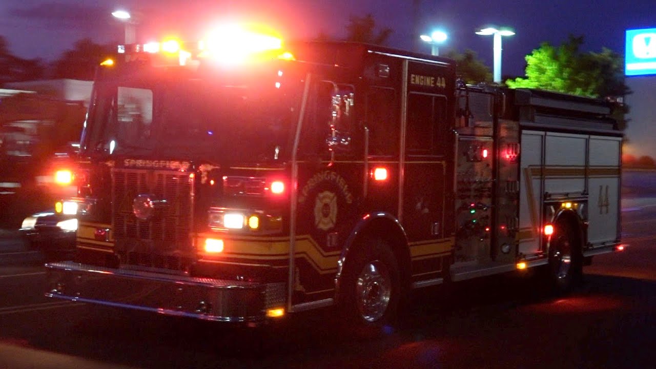 Springfield Fire Company Engine 44-4 Responding - YouTube