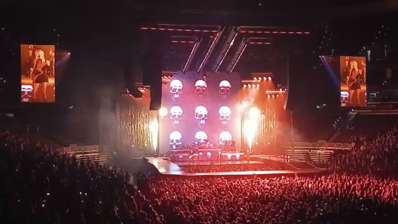 Panic! At The Disco: Emperor's New Clothes LIVE 9/30/2022 - VLV Tour ...