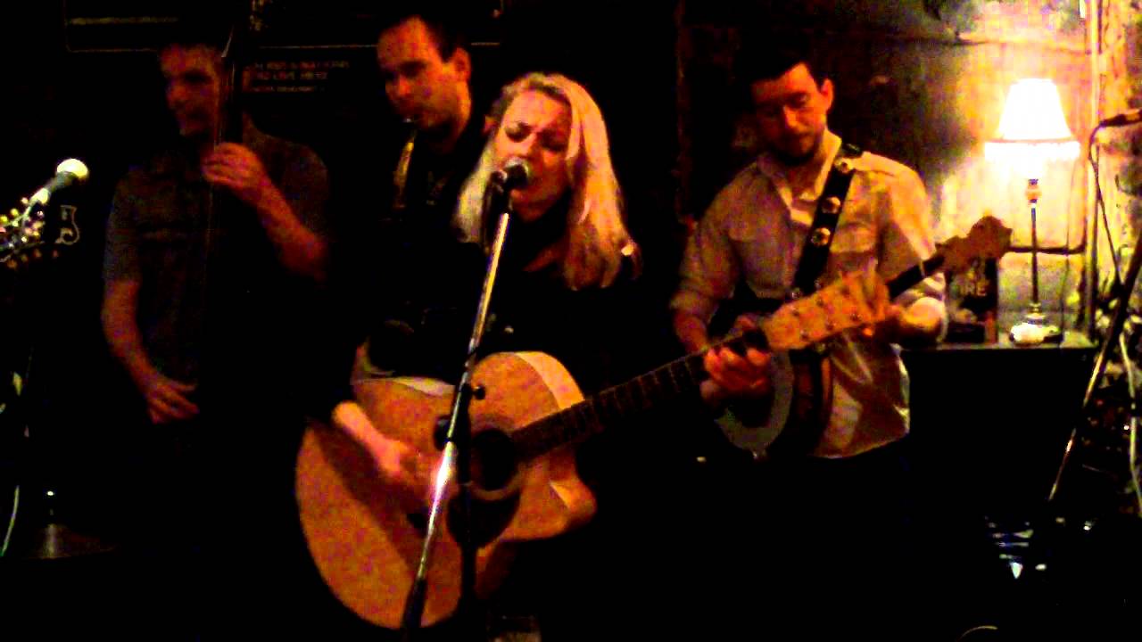 Sarah Harrison - Live at Twa Tams - Sunday Social - YouTube