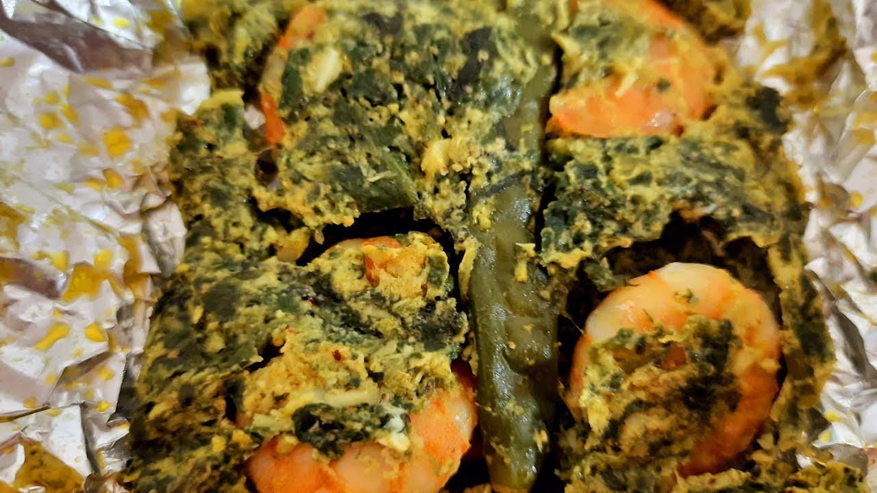 Palak Chingri Paturi।। Spinach-Prawn Paturi Easy Recipe - YouTube