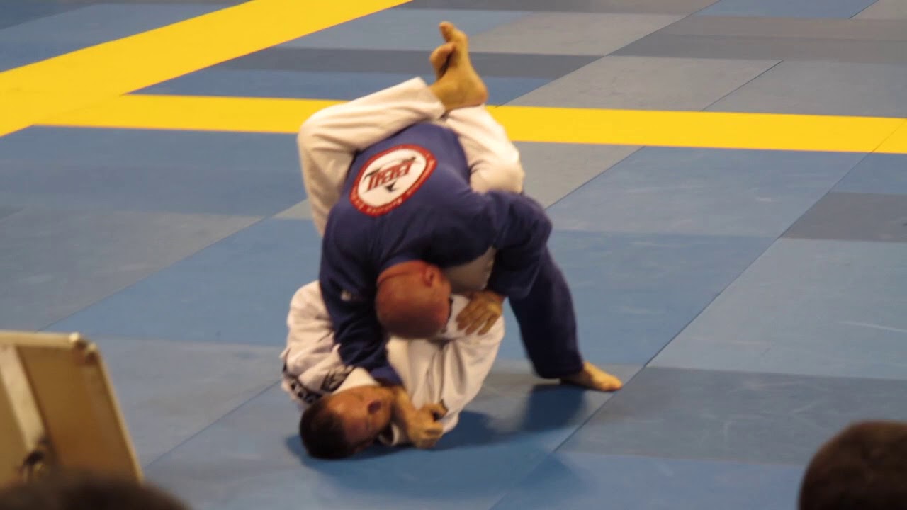 Lou fall open bjj tap out JIU JITSU - YouTube