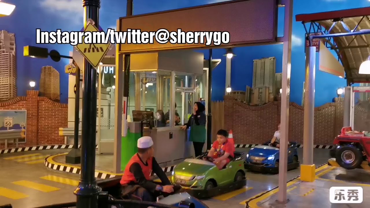 1st time driving in KidZania - YouTube