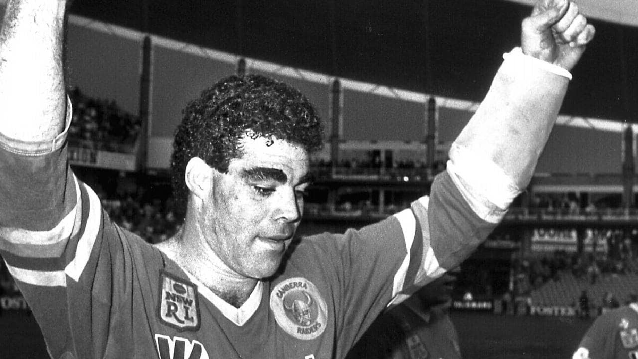 Mal Meninga hits the posts - YouTube