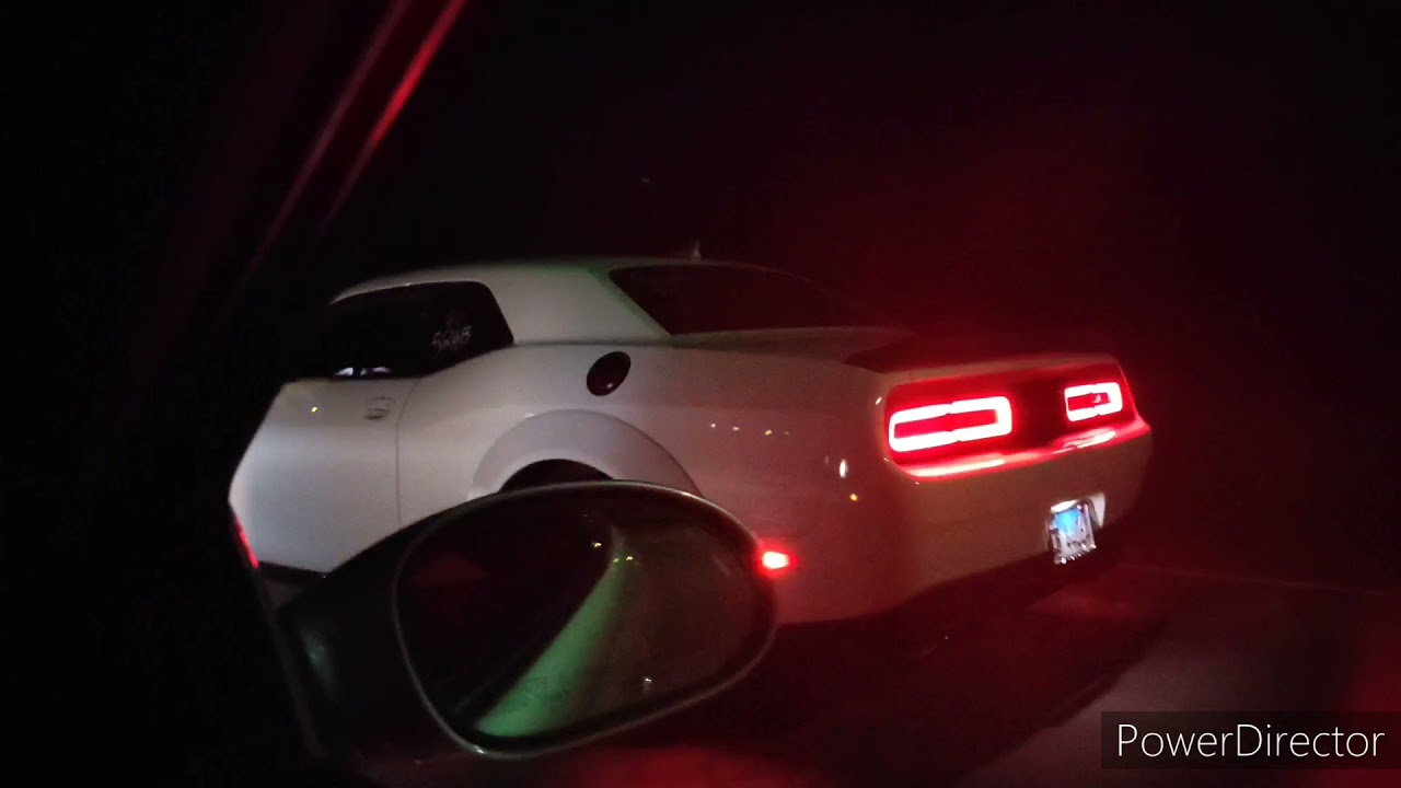 Pontiac GTO 6.0 vs Dodge Challenger 392 - YouTube