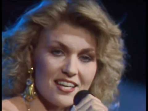 Gry (aka Bo Andersen) - Endnu en nat (Danish TV live) - ((STEREO ...