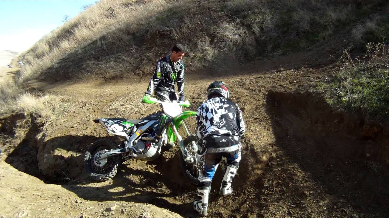 Carnegie 01292012 Mostrando onde nao se deve deixar a moto.MP4 - YouTube