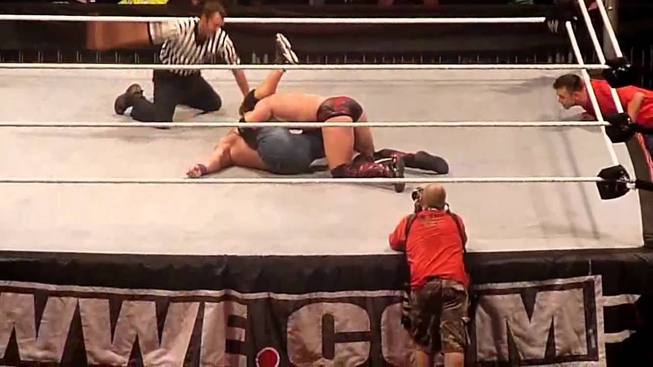 John Cena vs The Miz - WWE RAW Milano - 13/11/2010 - YouTube
