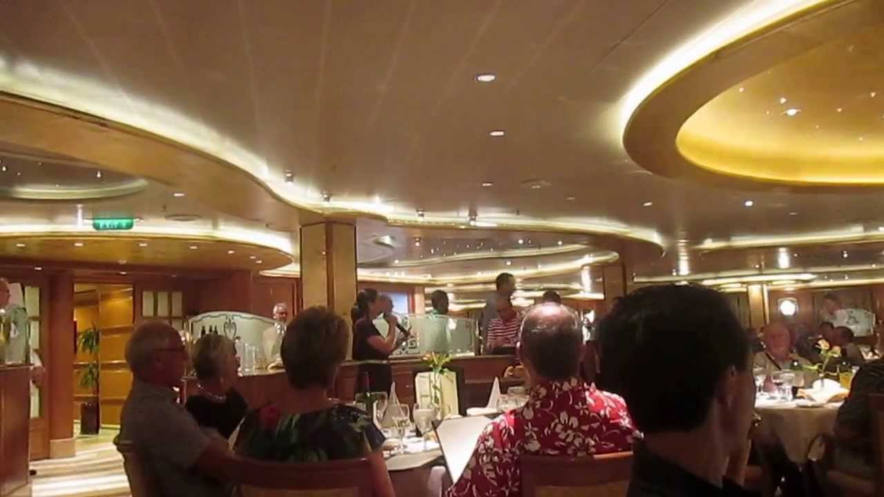 Diamond Princess' International Dining Room "Star of the Night" - YouTube