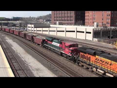 BNSF #7820 Leads EB Mixed Freight with Ferromex Power. Kansas City, MO 2/25/23 - YouTube