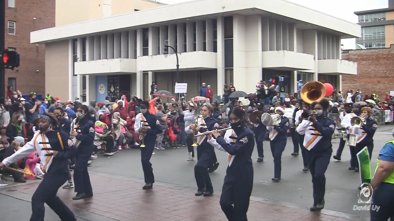 Northern HS Marching Band in the 2021 Durham Holiday Parade - YouTube