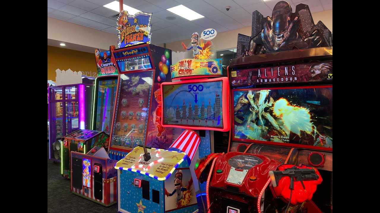Playing some arcades at Peter Piper Pizza - YouTube
