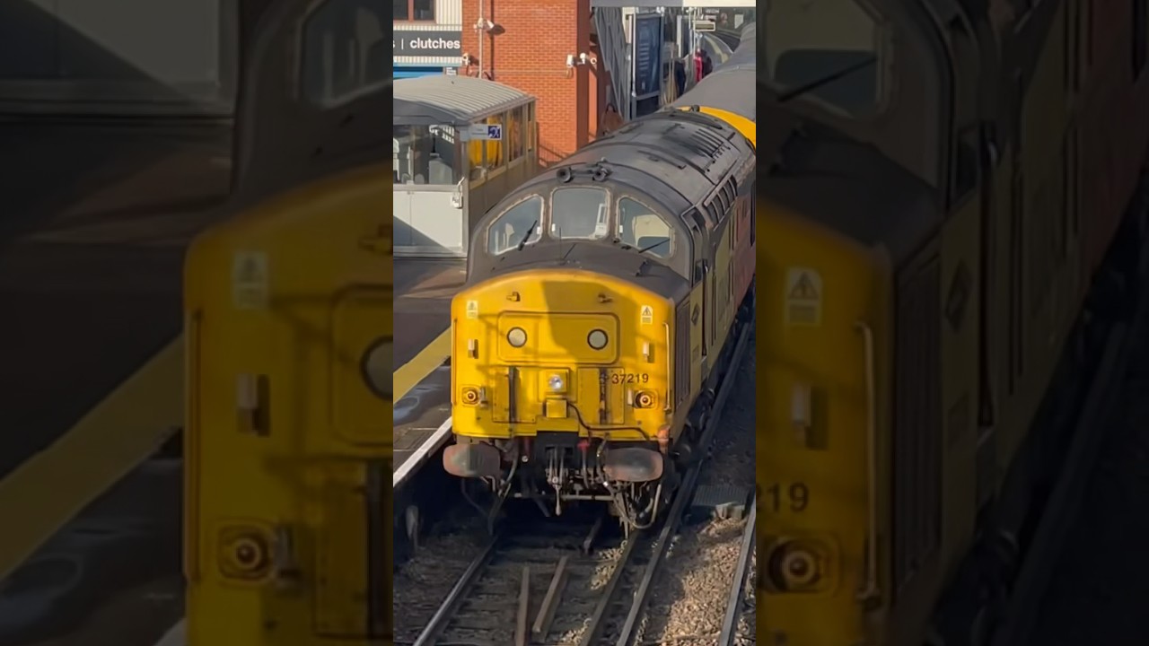 Class 37 test train passing Wokingham - YouTube