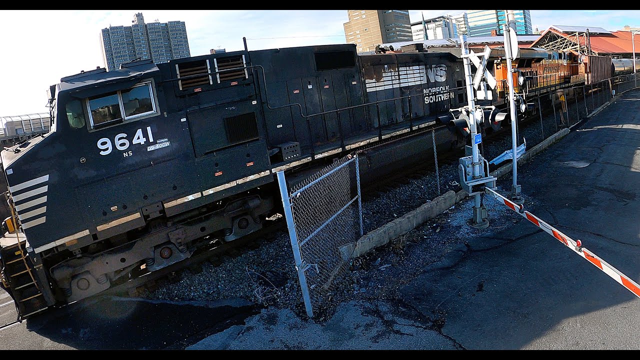 Norfolk Southern Tank Car Train, Horn, at Harrisburg, Pa. - YouTube