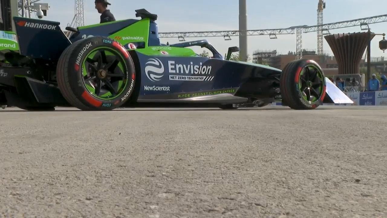 The technology powering the latest electric race cars - YouTube