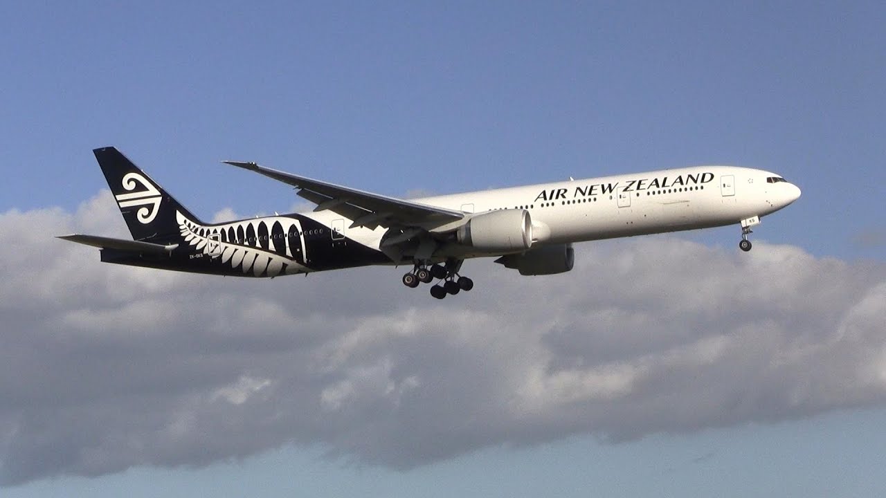 Air New Zealand Boeing 777-300 Landing Auckland Airport - YouTube