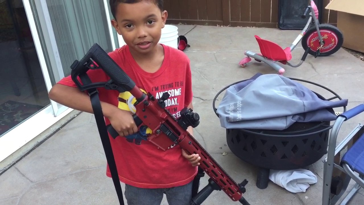 AR-15. Child's favorite gun - YouTube