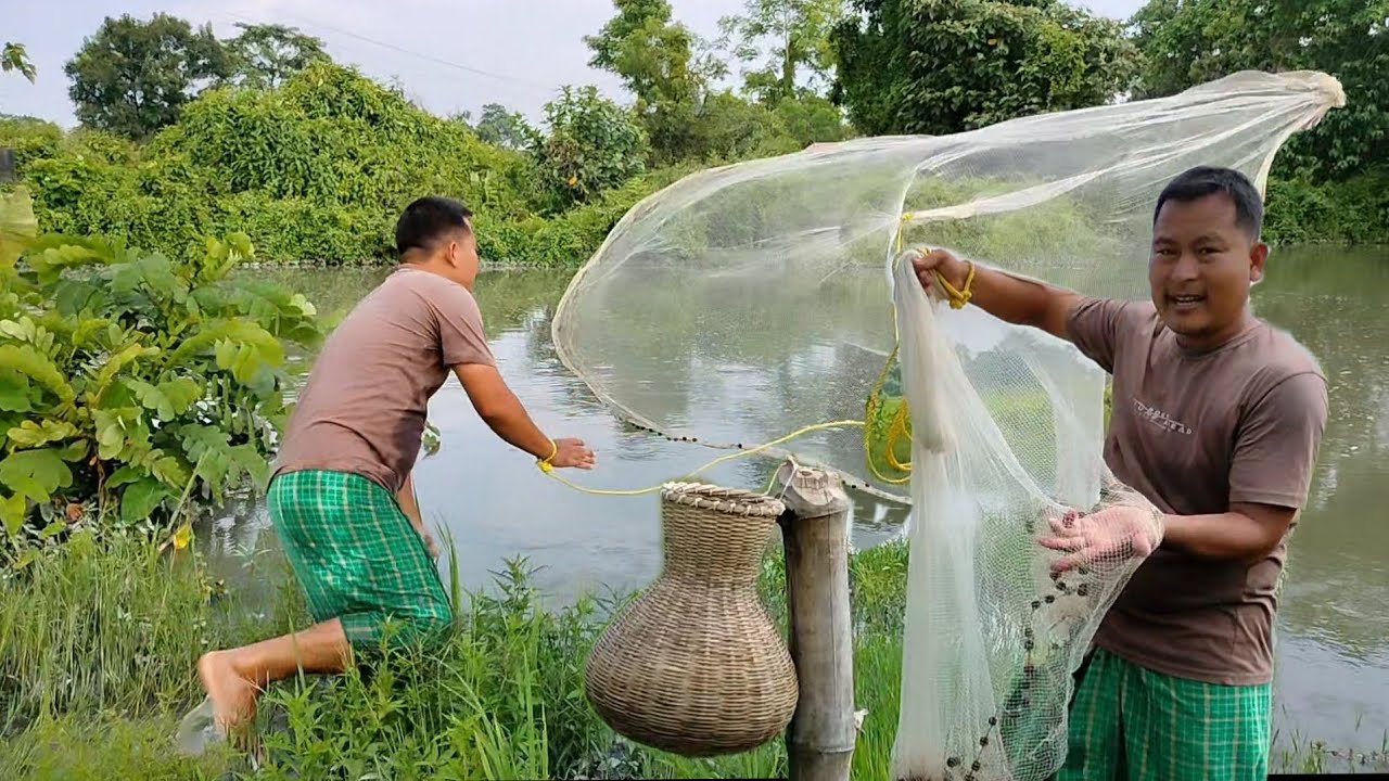 TRADITIONAL NET FISHING METHOD//NORTH EAST INDIA TRADITIONAL FISHING ...