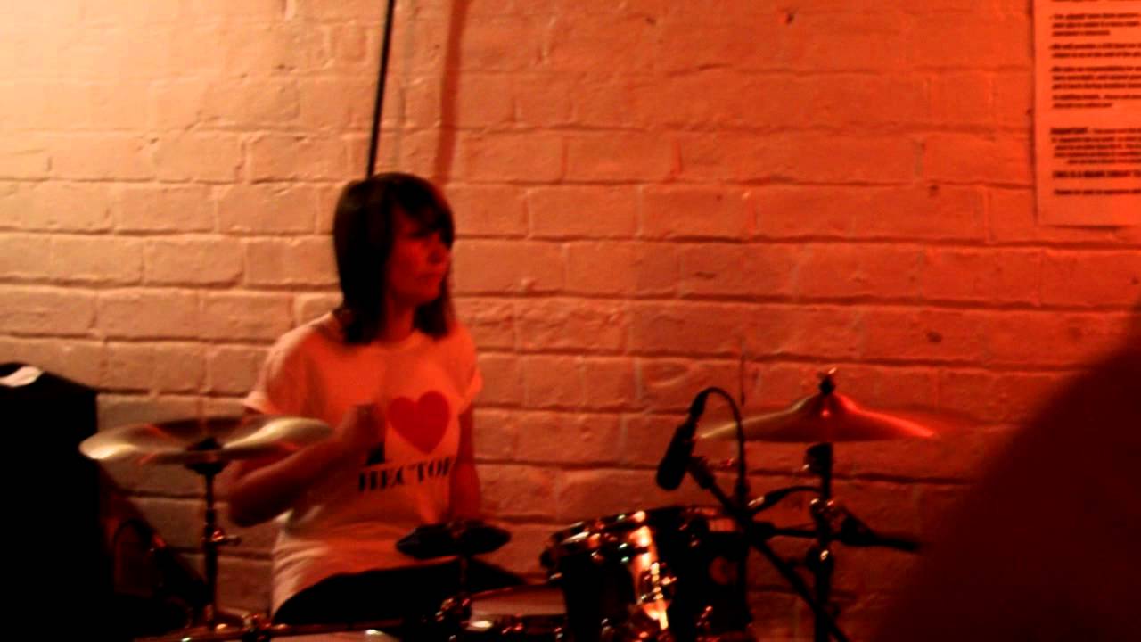 Hector Bizerk - For the Record (live) - YouTube