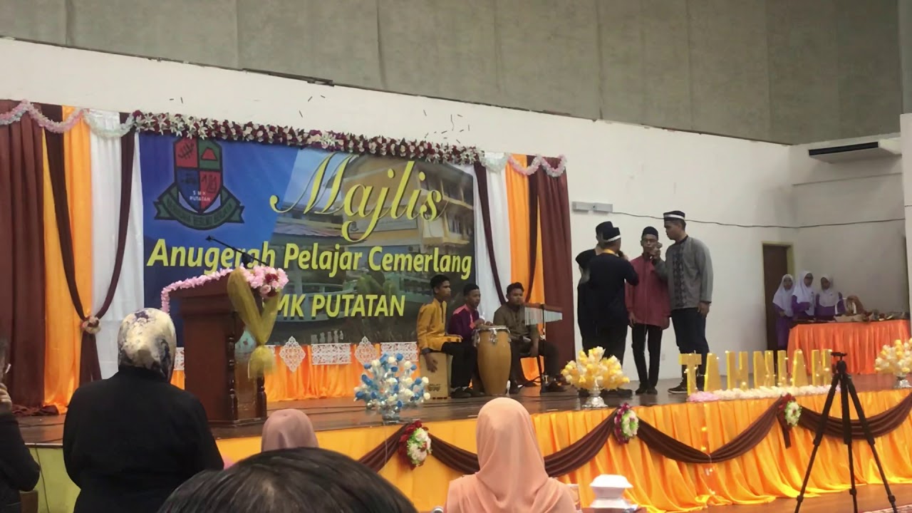 Persembahan Nasyid SMK Putatan 2019 - YouTube