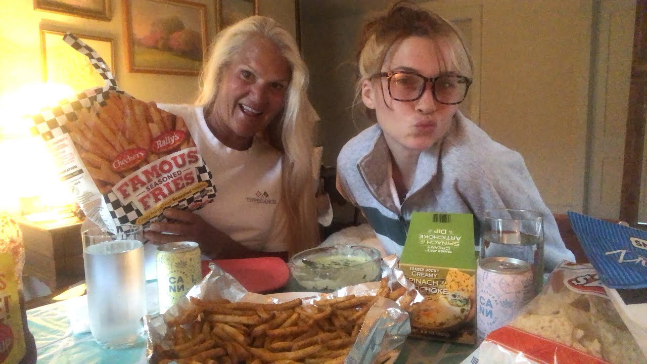 We Love Checkers and Rally’s Trying New Soda TOO - YouTube