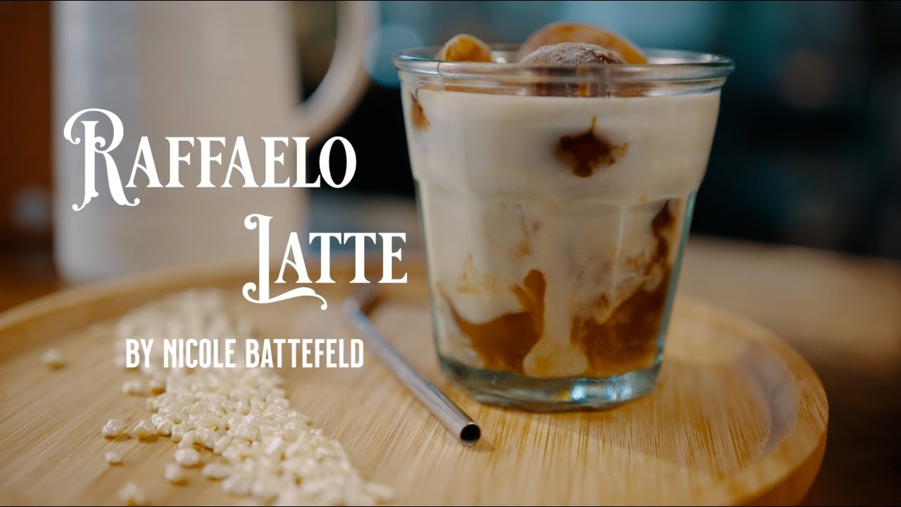 How to make a Raffaelo Latte by Nicole Battefeld - YouTube