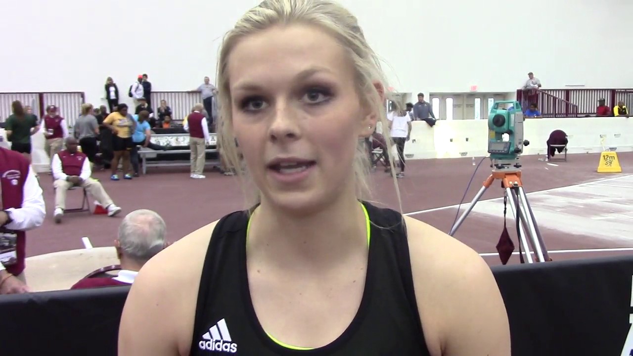 Emily Sloan Travels To Texas For Fast Times - YouTube