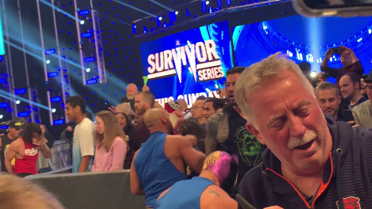 Smackdown Chicago IL 11/22 complete mayhem - YouTube