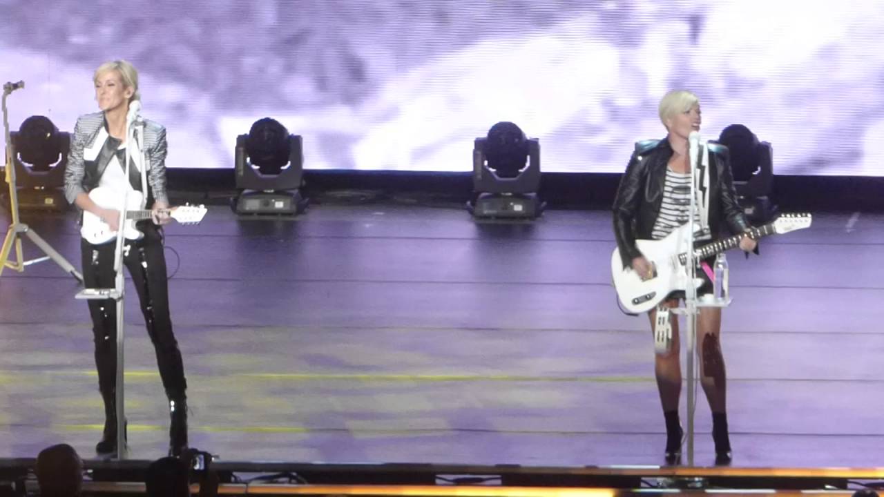 "Goodbye Earl" Dixie Chicks@PNC Bank Arts Center Holmdel, NJ 6/9/16 ...