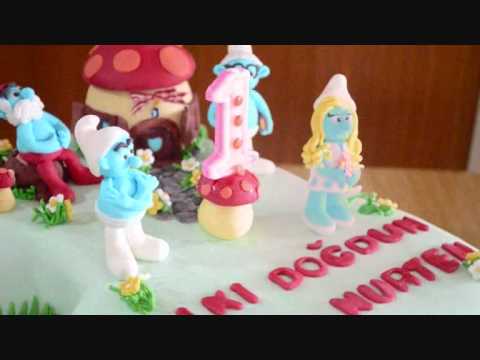 Şirinler Bir Yaş Pastası