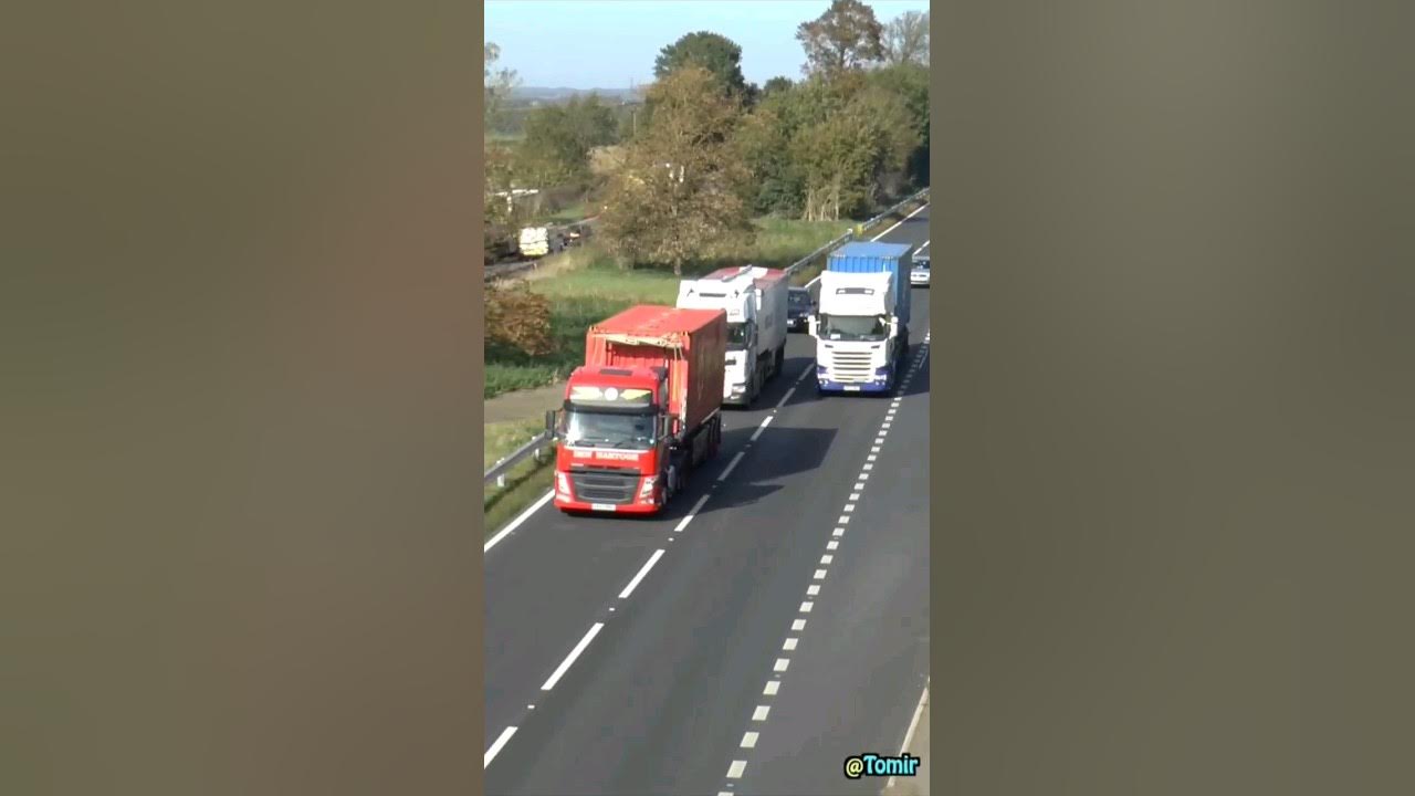 VOLVO FH vs SCANIA A1(M) motorway race #truckspotting #tomir - YouTube
