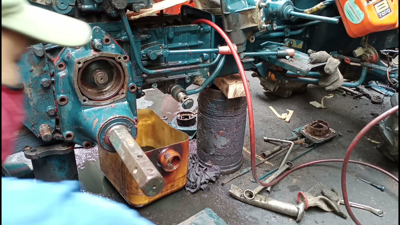 How To Remove Right Side Axle Kubota B7000E YouTube How To Remove Right Side Axle Kubota B7000E YouTube