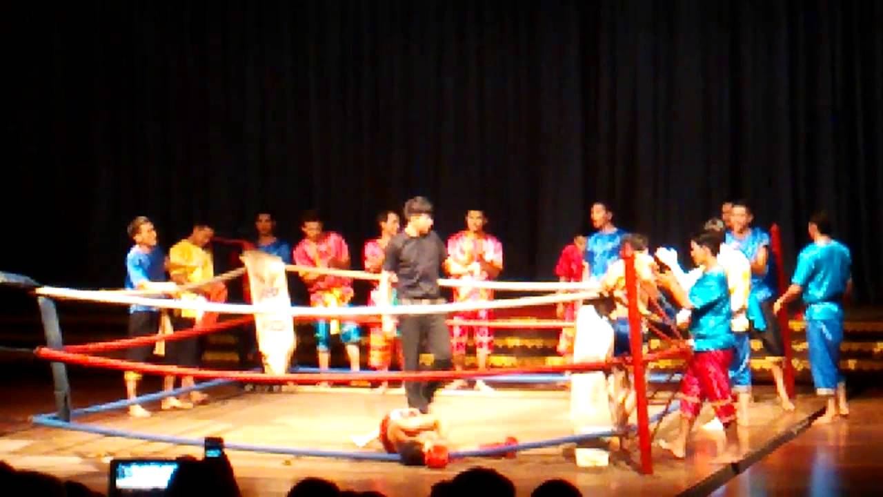 Funny kick boxing - YouTube