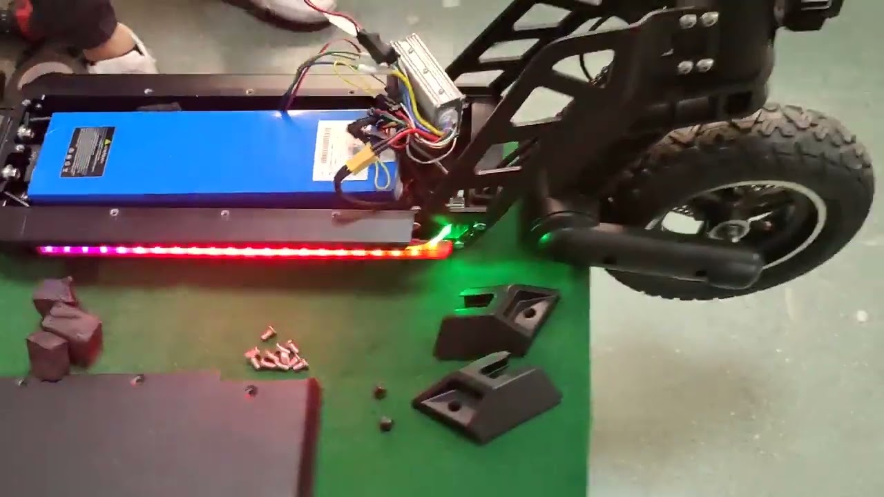 Kugoo G2 Pro side light replacement video (Kugoo G2 Pro 侧灯换装视频) - YouTube