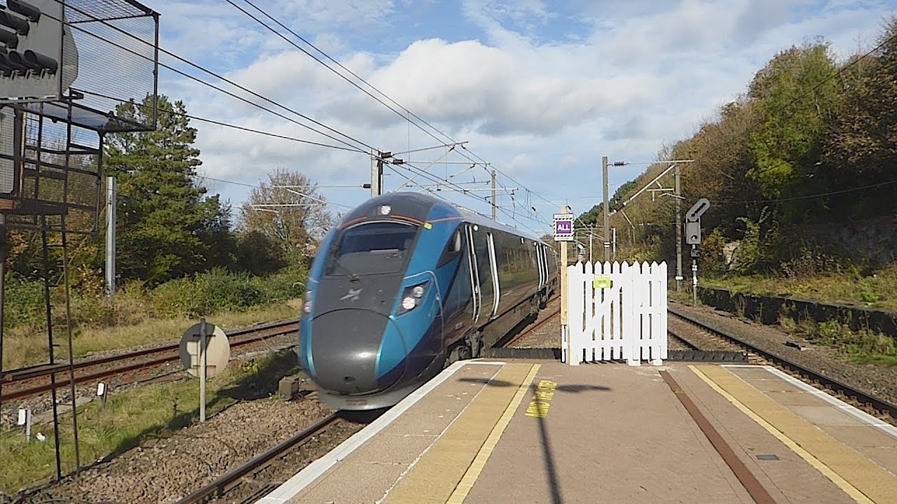 TransPennine Express Class 802 passes Berwick-upon-Tweed (22/10/19 ...