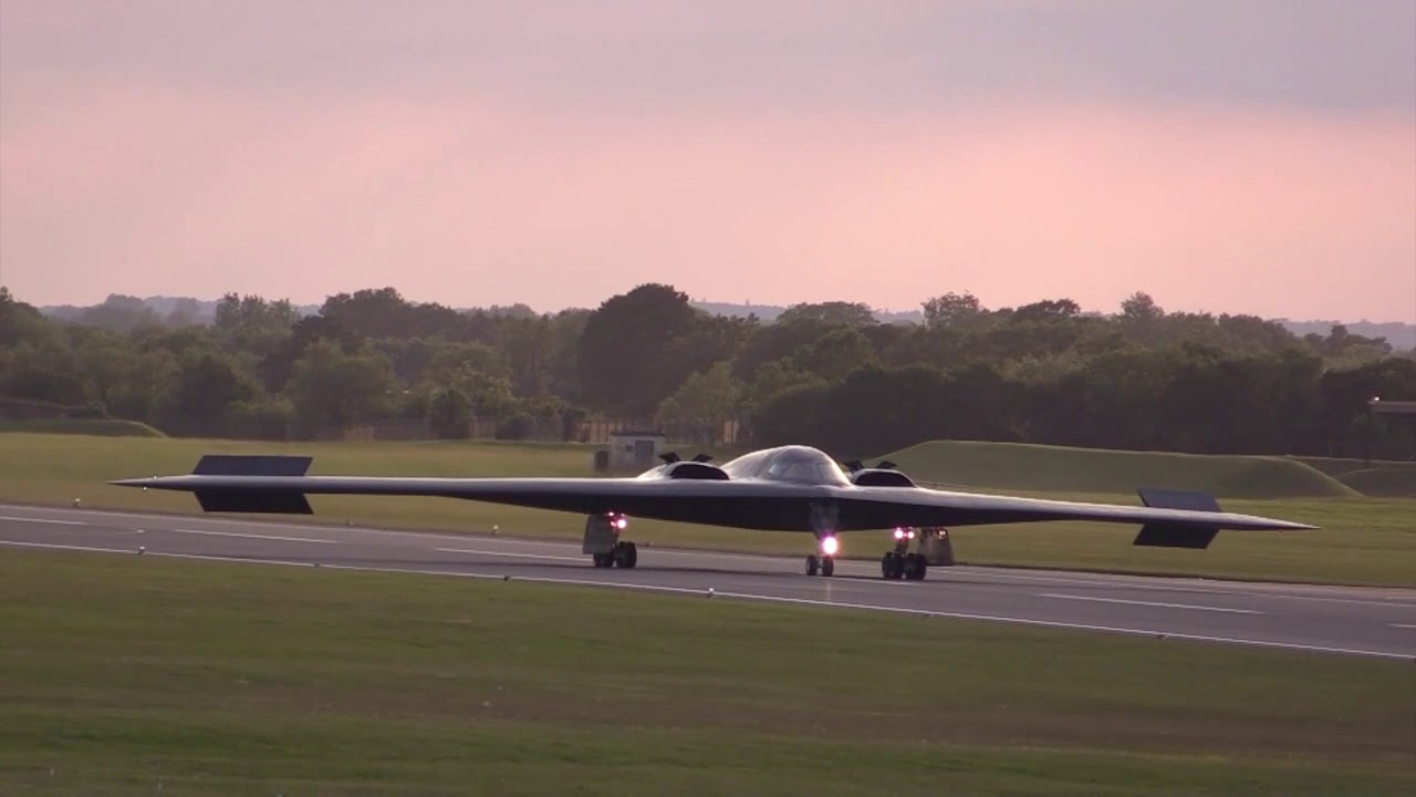 USAF B-2 Spirits landing at RAF Fairford, UK (2015) - YouTube