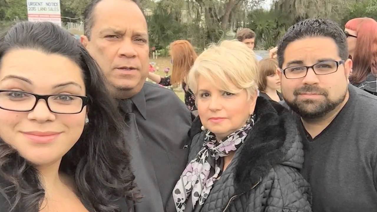 Hundreds attend funeral for Amanda Alvear - YouTube