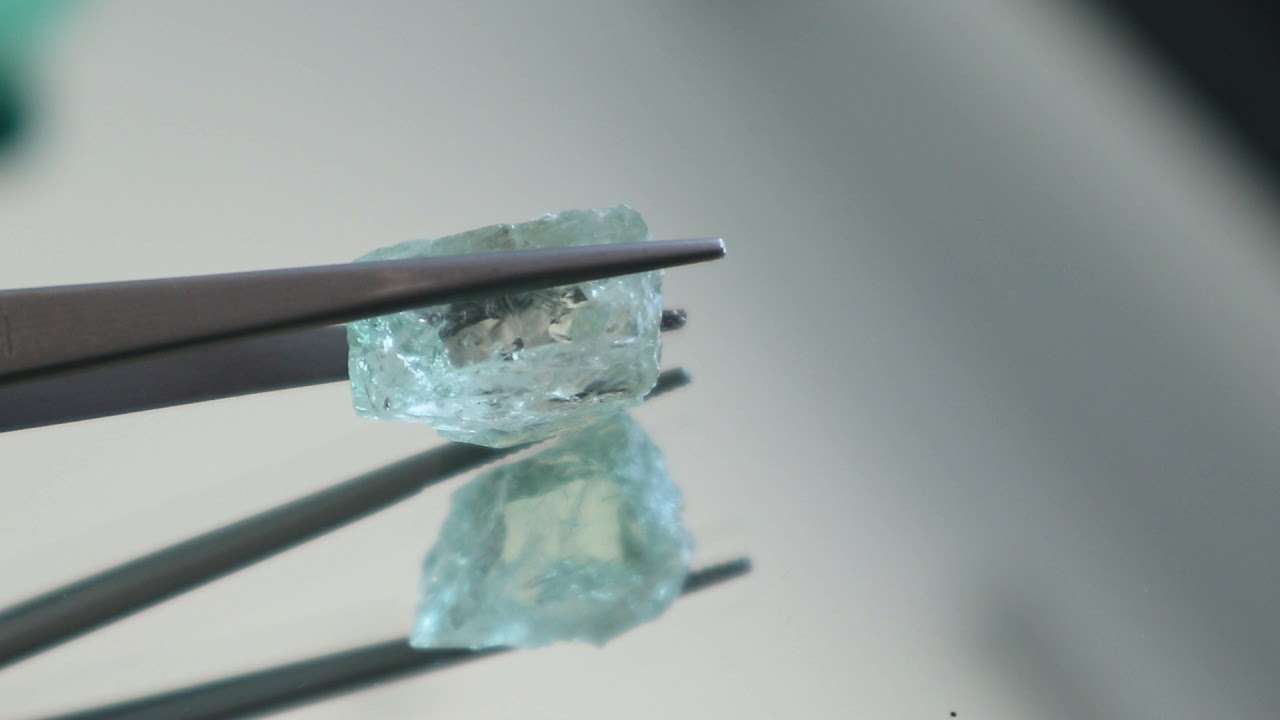 R0674: Rough Beryl Gemstone Madagascar - YouTube