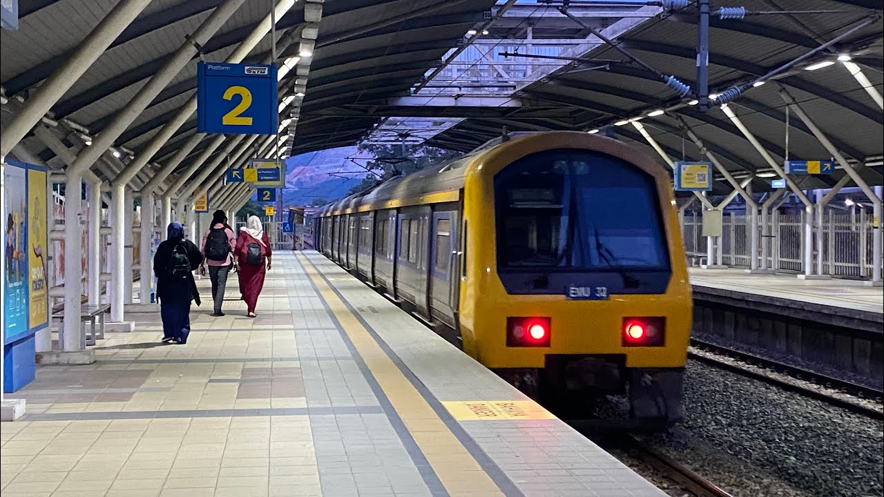Evening Crush Load Experience on KTM Komuter Old Train at Sungai Buloh ...