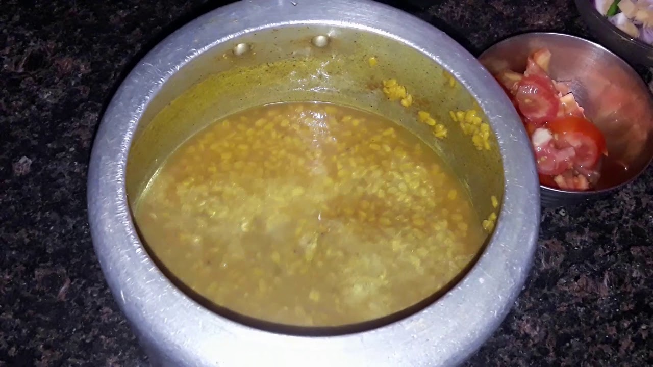 How to make urad dhuli daal in tradtional method - YouTube