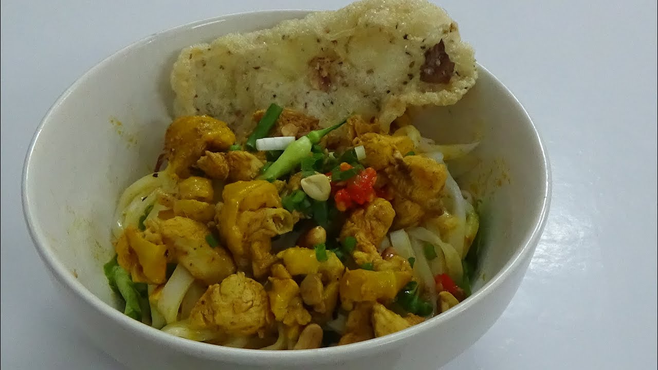 Vietnamese Quang Chicken Noodles - Mi Quang Ga - YouTube